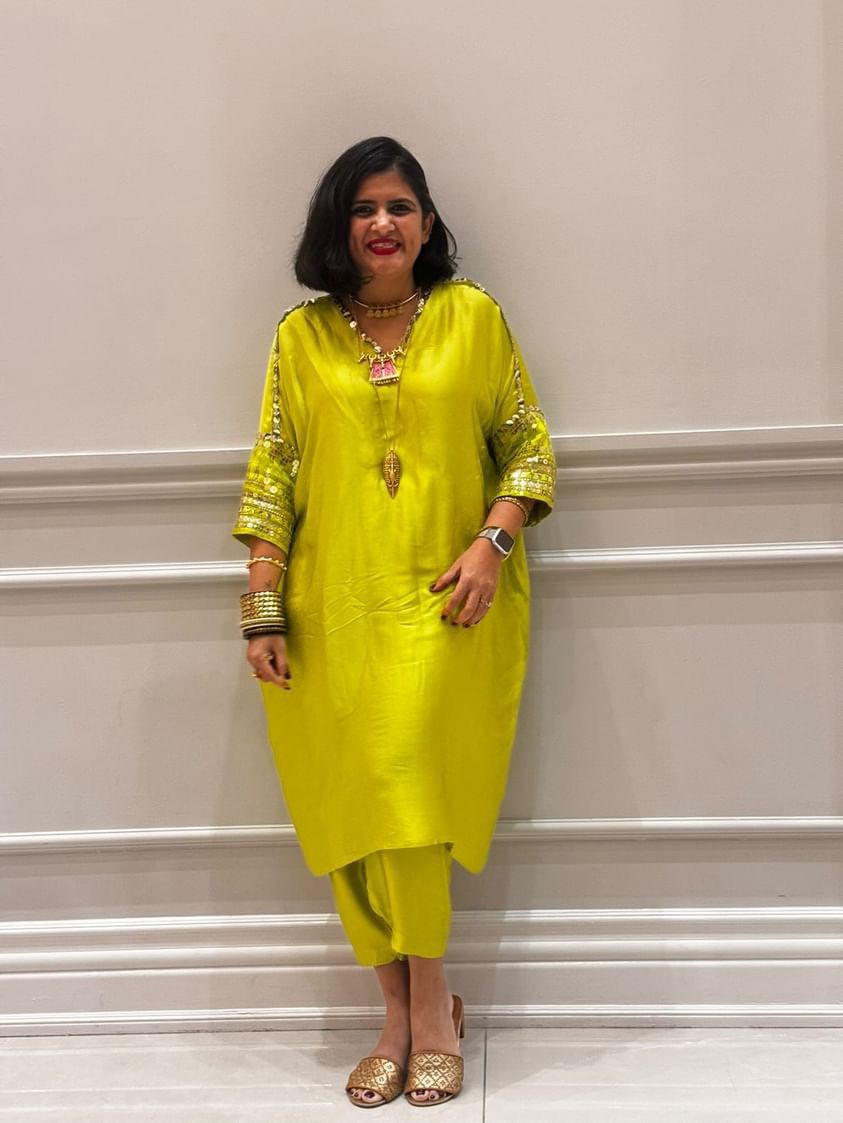 Jainee Gandhi in Chamakeen Masai Antifit Kurta Set – Prahnaaya India